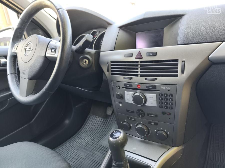 White Opel Astra 2005 in Kaunas, with an engine capacity of 1.70 L and mileage of 315 thousand km for 1000 €, photo 15 on AUTOMOTO.COM.LV