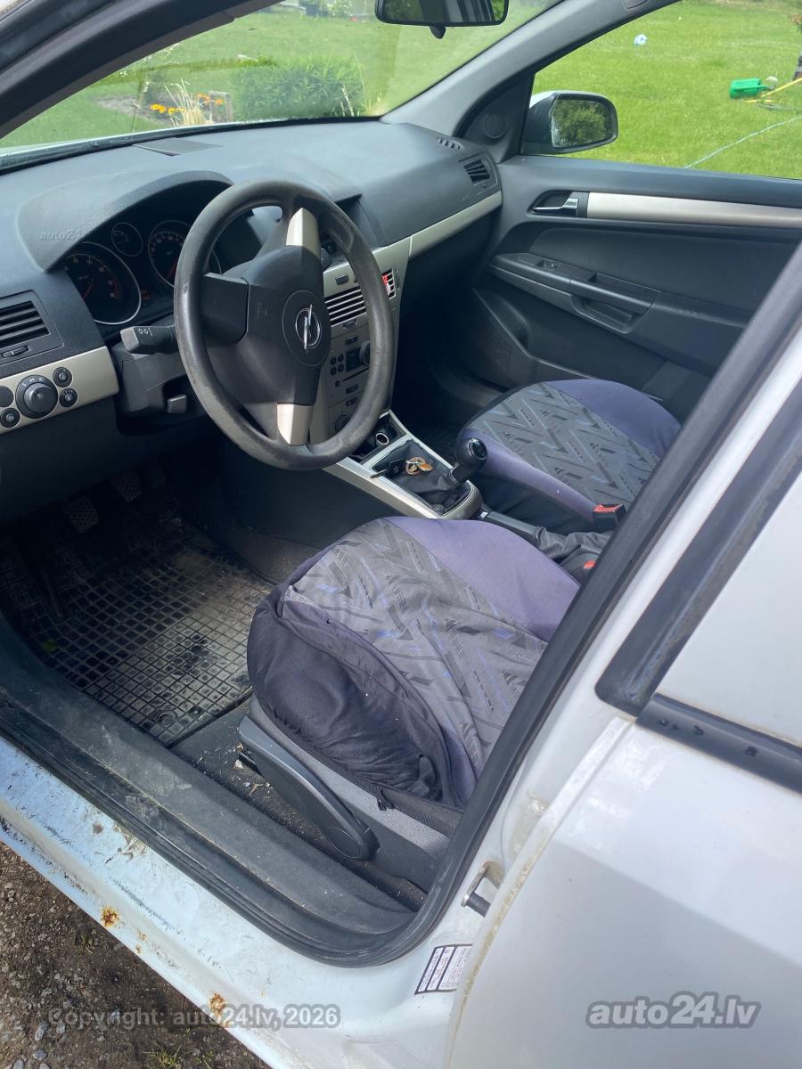 Balts Opel Astra 2007 Tallina, ar dzinēja tilpumu 1.40 L un nobraukumu 262 tūkst. km par 450 €, foto 3 vietnē AUTOMOTO.COM.LV