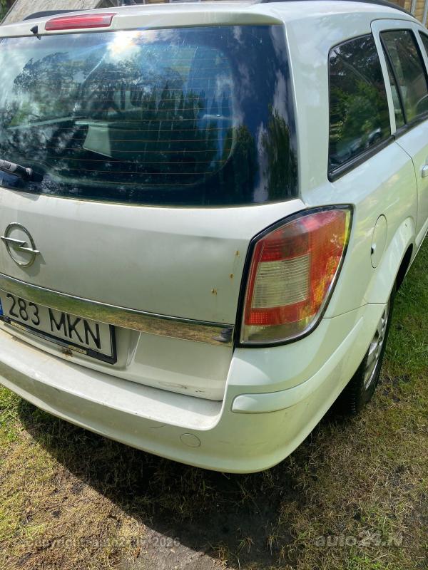 White Opel Astra 2007 in Tallinn, with an engine capacity of 1.40 L and mileage of 262 thousand km for 450 €, photo 5 on AUTOMOTO.COM.LV