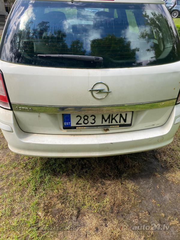 White Opel Astra 2007 in Tallinn, with an engine capacity of 1.40 L and mileage of 262 thousand km for 450 €, photo 6 on AUTOMOTO.COM.LV