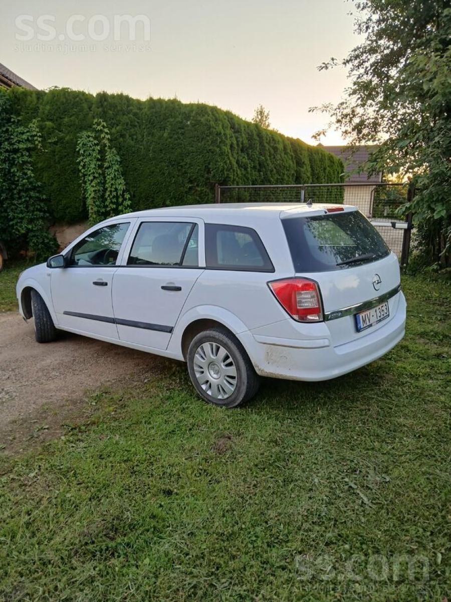 Balts Opel Astra 2008 Madona, ar dzinēja tilpumu 1.90 L un nobraukumu 340 tūkst. km par 1800 €, foto 1 vietnē AUTOMOTO.COM.LV