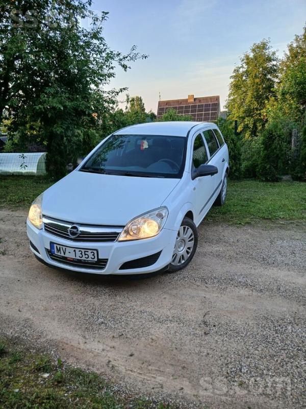 Balts Opel Astra 2008 Madona, ar dzinēja tilpumu 1.90 L un nobraukumu 340 tūkst. km par 1800 €, foto 2 vietnē AUTOMOTO.COM.LV