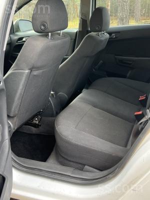 Balts Opel Astra 2009 Rīga, ar dzinēja tilpumu 1.30 L un nobraukumu 370 tūkst. km par 800 €, foto 6 vietnē AUTOMOTO.COM.LV