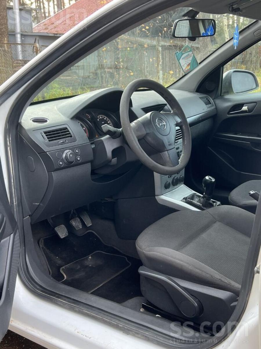 Balts Opel Astra 2009 Rīga, ar dzinēja tilpumu 1.30 L un nobraukumu 370 tūkst. km par 800 €, foto 7 vietnē AUTOMOTO.COM.LV