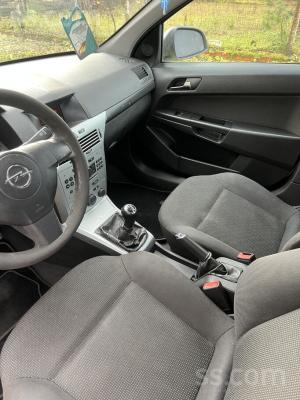 Balts Opel Astra 2009 Rīga, ar dzinēja tilpumu 1.30 L un nobraukumu 370 tūkst. km par 800 €, foto 8 vietnē AUTOMOTO.COM.LV
