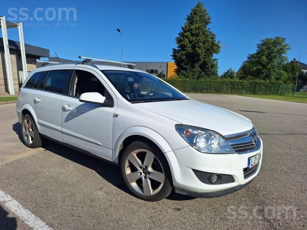 White Opel Astra 2009 in Ogre, with an engine capacity of 1.70 L and mileage of 281 thousand km for 1500 €, photo 10 on AUTOMOTO.COM.LV