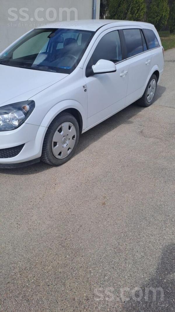 Balts Opel Astra 2010 Madona, ar dzinēja tilpumu 1.70 L un nobraukumu 373 tūkst. km par 1850 €, foto 1 vietnē AUTOMOTO.COM.LV
