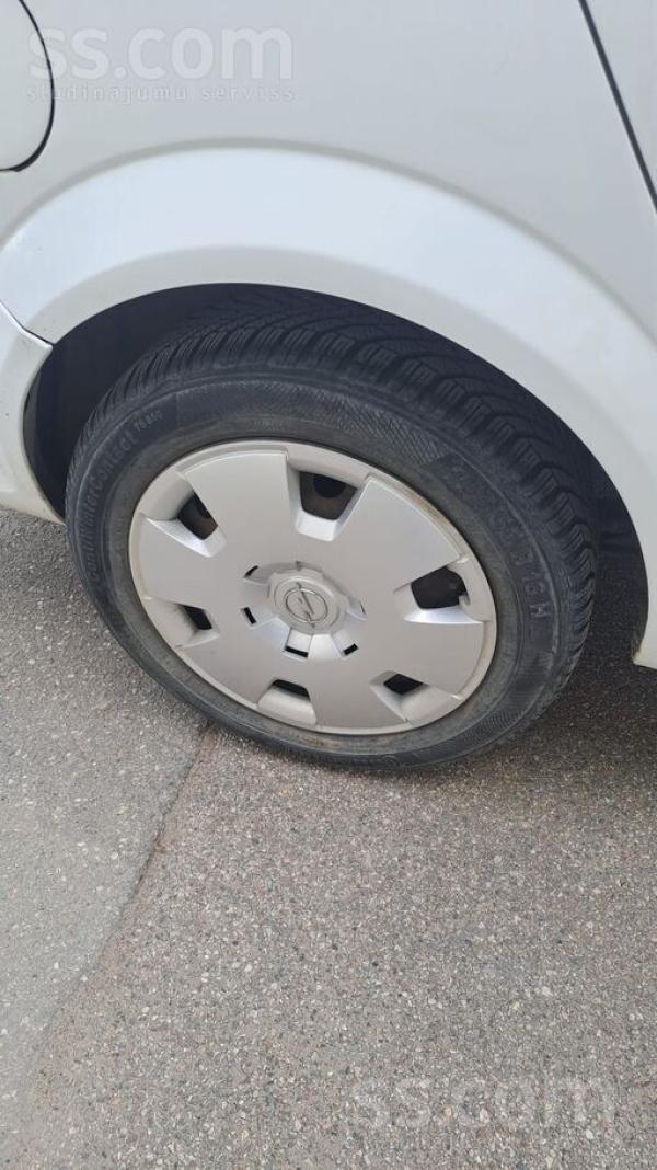 Balts Opel Astra 2010 Madona, ar dzinēja tilpumu 1.70 L un nobraukumu 373 tūkst. km par 1850 €, foto 3 vietnē AUTOMOTO.COM.LV
