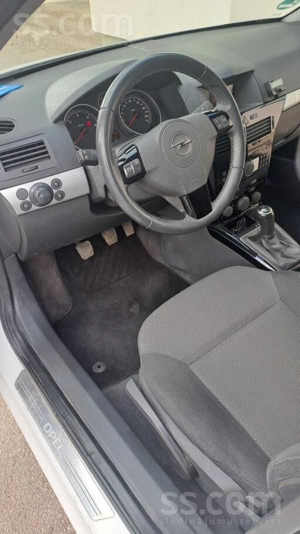 Balts Opel Astra 2010 Madona, ar dzinēja tilpumu 1.70 L un nobraukumu 373 tūkst. km par 1850 €, foto 6 vietnē AUTOMOTO.COM.LV