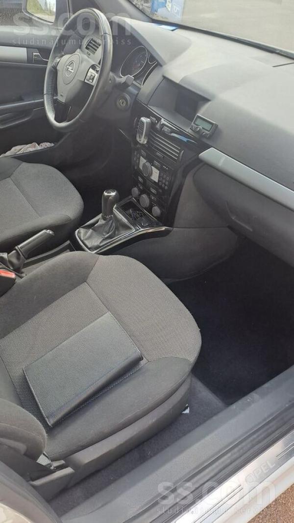 Balts Opel Astra 2010 Madona, ar dzinēja tilpumu 1.70 L un nobraukumu 373 tūkst. km par 1850 €, foto 7 vietnē AUTOMOTO.COM.LV