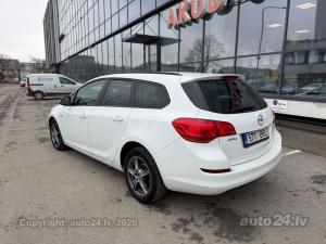 White Opel Astra 2011 in Tallinn, with an engine capacity of 1.60 L and mileage of 182 thousand km for 3499 €, photo 3 on AUTOMOTO.COM.LV