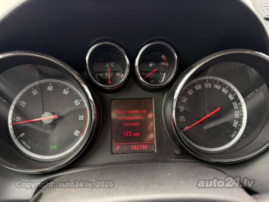 White Opel Astra 2011 in Tallinn, with an engine capacity of 1.60 L and mileage of 182 thousand km for 3499 €, photo 8 on AUTOMOTO.COM.LV