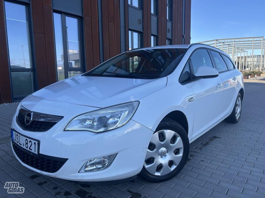 White Opel Astra 2011 in Kaunas, with an engine capacity of 2.00 L and mileage of 302 thousand km for 1890 €, photo 3 on AUTOMOTO.COM.LV