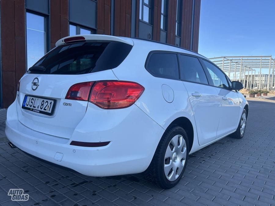 White Opel Astra 2011 in Kaunas, with an engine capacity of 2.00 L and mileage of 302 thousand km for 1890 €, photo 9 on AUTOMOTO.COM.LV