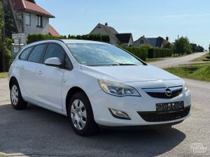 White Opel Astra 2011 in Alytus, with an engine capacity of 1.40 L and mileage of 180 thousand km for 2599 €, photo 6 on AUTOMOTO.COM.LV