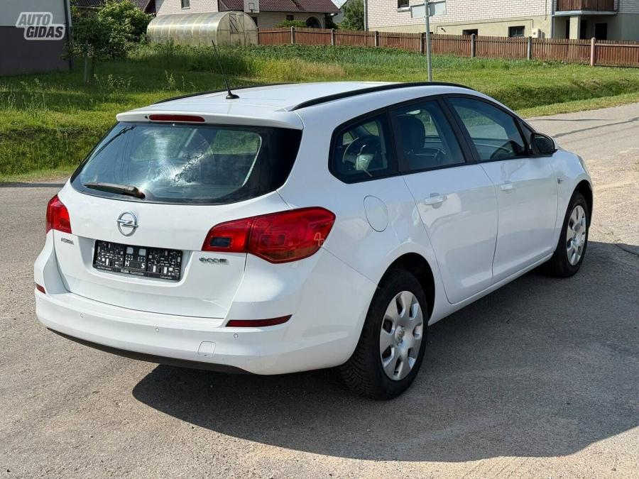 White Opel Astra 2011 in Alytus, with an engine capacity of 1.40 L and mileage of 180 thousand km for 2599 €, photo 7 on AUTOMOTO.COM.LV