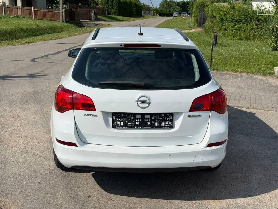 White Opel Astra 2011 in Alytus, with an engine capacity of 1.40 L and mileage of 180 thousand km for 2599 €, photo 9 on AUTOMOTO.COM.LV
