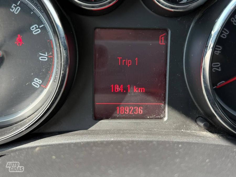 White Opel Astra 2011 in Alytus, with an engine capacity of 1.40 L and mileage of 180 thousand km for 2599 €, photo 10 on AUTOMOTO.COM.LV