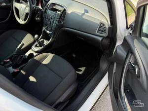 White Opel Astra 2011 in Alytus, with an engine capacity of 1.40 L and mileage of 180 thousand km for 2599 €, photo 13 on AUTOMOTO.COM.LV