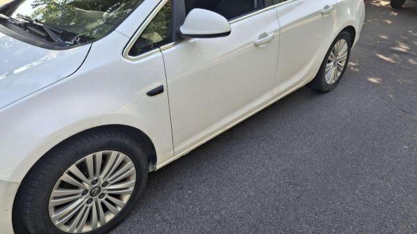 Balts Opel Astra 2011 Viļņa, ar dzinēja tilpumu 1.69 L un nobraukumu 330 tūkst. km par 1499 €, foto 2 vietnē AUTOMOTO.COM.LV