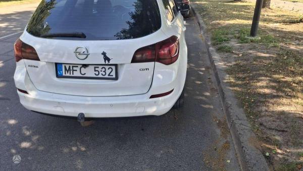 Balts Opel Astra 2011 Viļņa, ar dzinēja tilpumu 1.69 L un nobraukumu 330 tūkst. km par 1499 €, foto 4 vietnē AUTOMOTO.COM.LV