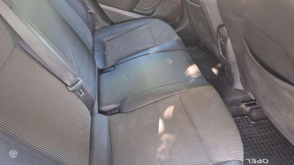 Balts Opel Astra 2011 Viļņa, ar dzinēja tilpumu 1.69 L un nobraukumu 330 tūkst. km par 1499 €, foto 6 vietnē AUTOMOTO.COM.LV