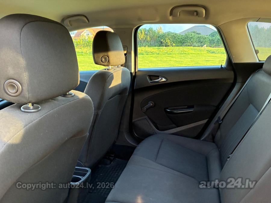 Balts Opel Astra 2011 Tartu, ar dzinēja tilpumu 1.40 L un nobraukumu 213 tūkst. km par 1600 €, foto 9 vietnē AUTOMOTO.COM.LV