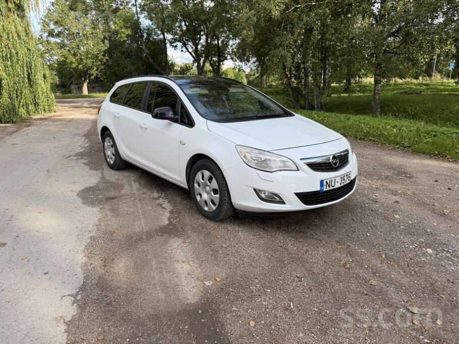 Balts Opel Astra 2011 Saldus, ar dzinēja tilpumu 1.70 L un nobraukumu 344 tūkst. km par 1700 €, foto 3 vietnē AUTOMOTO.COM.LV