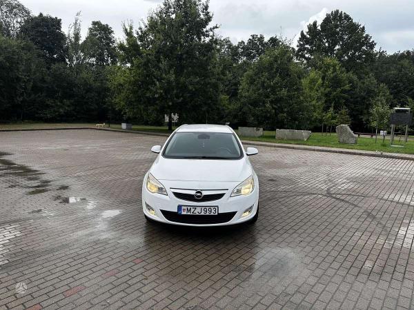 Balts Opel Astra 2011 Tauragė, ar dzinēja tilpumu 1.70 L un nobraukumu 330 tūkst. km par 2450 €, foto 3 vietnē AUTOMOTO.COM.LV
