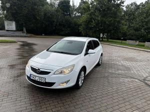White Opel Astra 2011 in Taurage, with an engine capacity of 1.70 L and mileage of 330 thousand km for 2450 €, photo 4 on AUTOMOTO.COM.LV