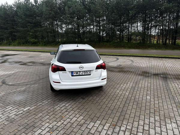 Balts Opel Astra 2011 Tauragė, ar dzinēja tilpumu 1.70 L un nobraukumu 330 tūkst. km par 2450 €, foto 6 vietnē AUTOMOTO.COM.LV