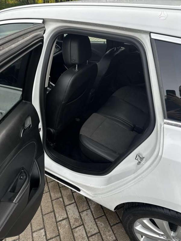 Balts Opel Astra 2011 Tauragė, ar dzinēja tilpumu 1.70 L un nobraukumu 330 tūkst. km par 2450 €, foto 9 vietnē AUTOMOTO.COM.LV