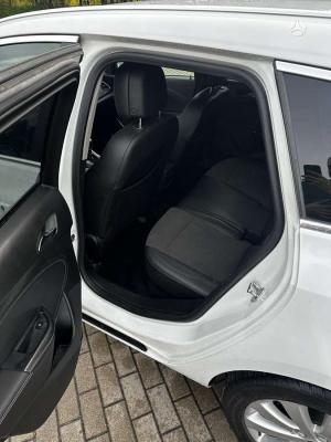 White Opel Astra 2011 in Taurage, with an engine capacity of 1.70 L and mileage of 330 thousand km for 2450 €, photo 9 on AUTOMOTO.COM.LV