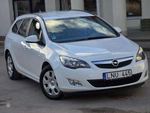 White Opel Astra 2012 in Radviliskis, with an engine capacity of 1.69 L and mileage of 285 thousand km for 2250 €, photo 2 on AUTOMOTO.COM.LV
