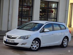 White Opel Astra 2012 in Radviliskis, with an engine capacity of 1.69 L and mileage of 285 thousand km for 2250 €, photo 6 on AUTOMOTO.COM.LV