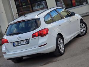 White Opel Astra 2012 in Radviliskis, with an engine capacity of 1.69 L and mileage of 285 thousand km for 2250 €, photo 11 on AUTOMOTO.COM.LV