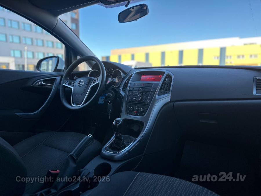 Balts Opel Astra 2012 Tallina, ar dzinēja tilpumu 1.70 L un nobraukumu 217 tūkst. km par 1999 €, foto 10 vietnē AUTOMOTO.COM.LV
