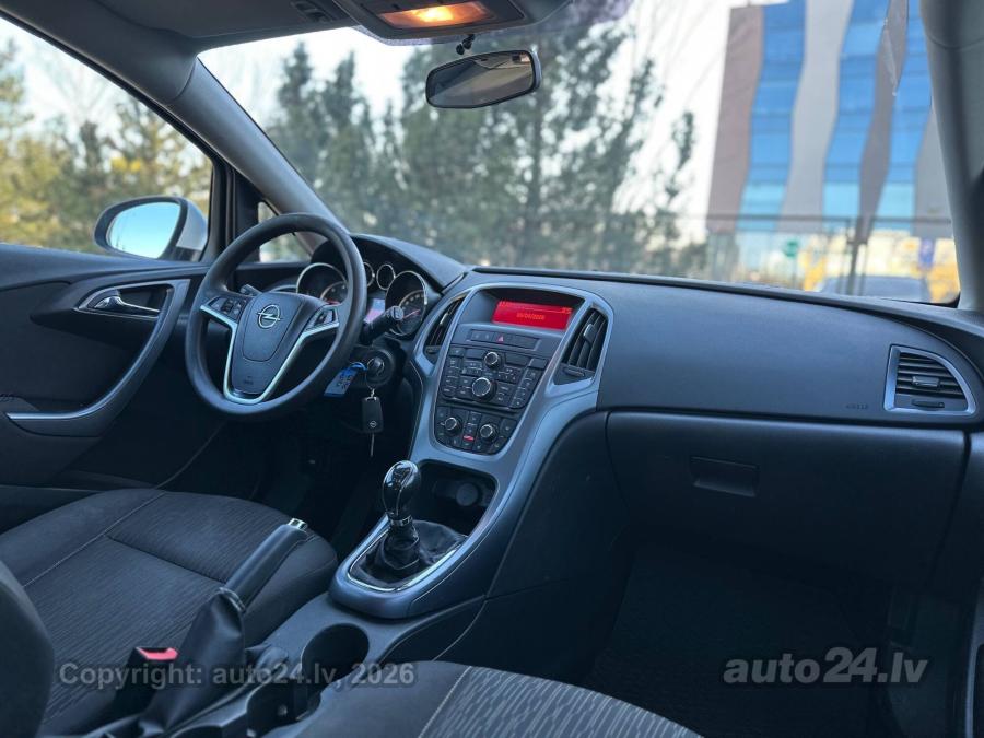 Balts Opel Astra 2012 Tallina, ar dzinēja tilpumu 1.70 L un nobraukumu 217 tūkst. km par 1999 €, foto 11 vietnē AUTOMOTO.COM.LV