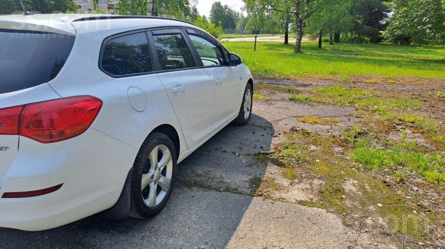 Balts Opel Astra 2012 Aizkraukle, ar dzinēja tilpumu 1.70 L un nobraukumu 269 tūkst. km par 3300 €, foto 5 vietnē AUTOMOTO.COM.LV