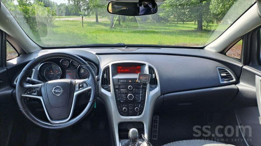 Balts Opel Astra 2012 Aizkraukle, ar dzinēja tilpumu 1.70 L un nobraukumu 269 tūkst. km par 3300 €, foto 10 vietnē AUTOMOTO.COM.LV