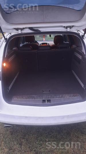 White Opel Astra 2012 in Jurmala, with an engine capacity of 1.60 L and mileage of 233 thousand km for 4100 €, photo 4 on AUTOMOTO.COM.LV