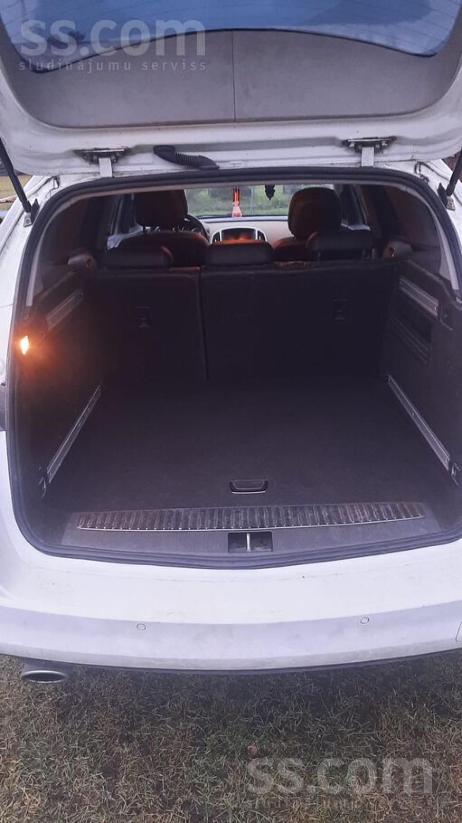 White Opel Astra 2012 in Jurmala, with an engine capacity of 1.60 L and mileage of 233 thousand km for 4100 €, photo 4 on AUTOMOTO.COM.LV