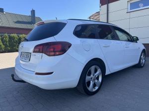 White Opel Astra 2012 in Kretinga, with an engine capacity of 1.96 L and mileage of 339 thousand km for 3495 €, photo 11 on AUTOMOTO.COM.LV