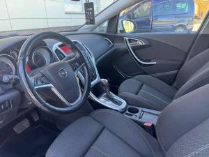 White Opel Astra 2012 in Kretinga, with an engine capacity of 1.96 L and mileage of 339 thousand km for 3495 €, photo 14 on AUTOMOTO.COM.LV