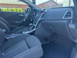 White Opel Astra 2012 in Kretinga, with an engine capacity of 1.96 L and mileage of 339 thousand km for 3495 €, photo 23 on AUTOMOTO.COM.LV