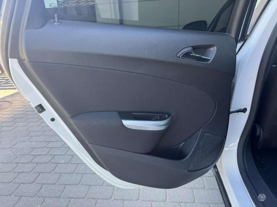 White Opel Astra 2012 in Kretinga, with an engine capacity of 1.96 L and mileage of 339 thousand km for 3495 €, photo 26 on AUTOMOTO.COM.LV