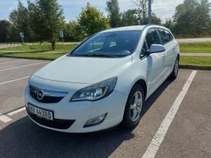 White Opel Astra 2012 in Ukmerge, with an engine capacity of 1.30 L and mileage of 154 thousand km for 1750 €, photo  on AUTOMOTO.COM.LV