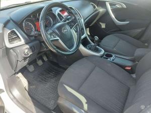 White Opel Astra 2012 in Ukmerge, with an engine capacity of 1.30 L and mileage of 154 thousand km for 1750 €, photo 7 on AUTOMOTO.COM.LV