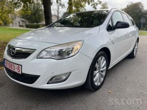 White Opel Astra 2012 in Rezekne, with an engine capacity of 1.60 L and mileage of 152 thousand km for 3950 €, photo  on AUTOMOTO.COM.LV