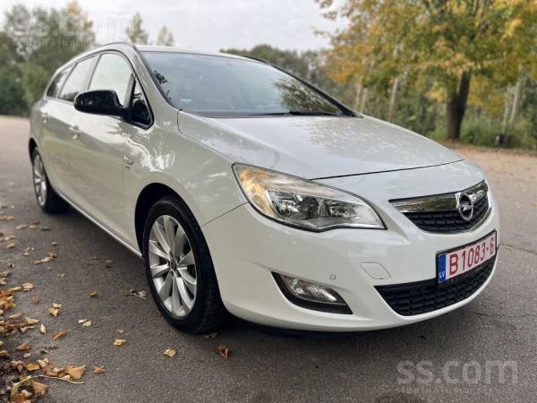 Balts Opel Astra 2012 Rēzekne, ar dzinēja tilpumu 1.60 L un nobraukumu 152 tūkst. km par 3950 €, foto 3 vietnē AUTOMOTO.COM.LV
